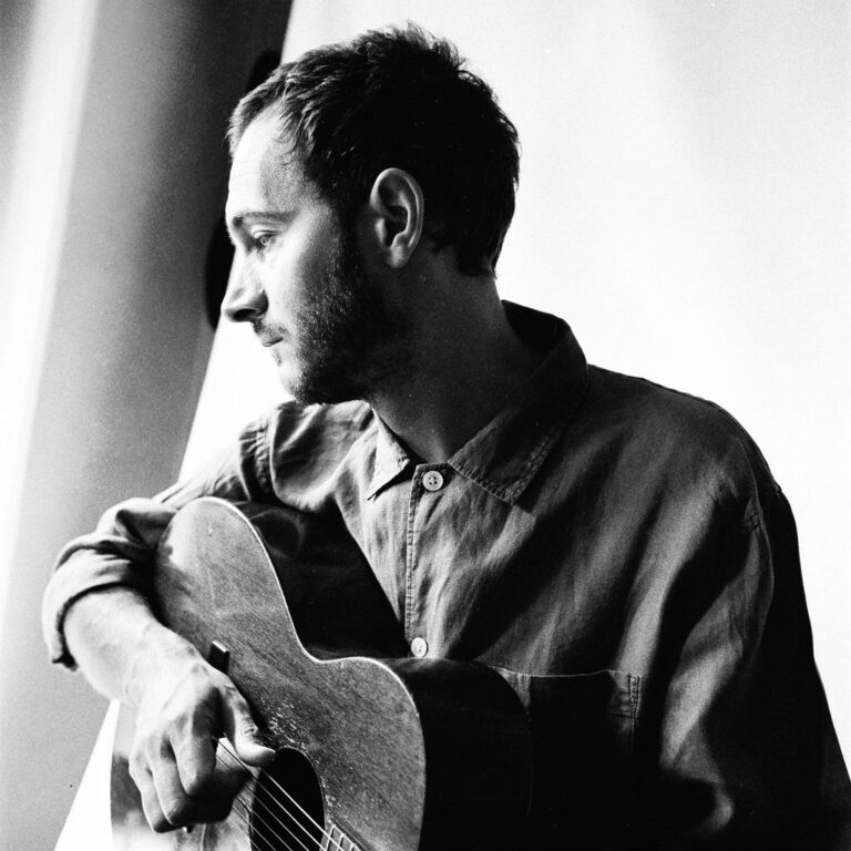 Tom Smith, frontman benda Editors, predstavlja solo album u Zagrebu ...